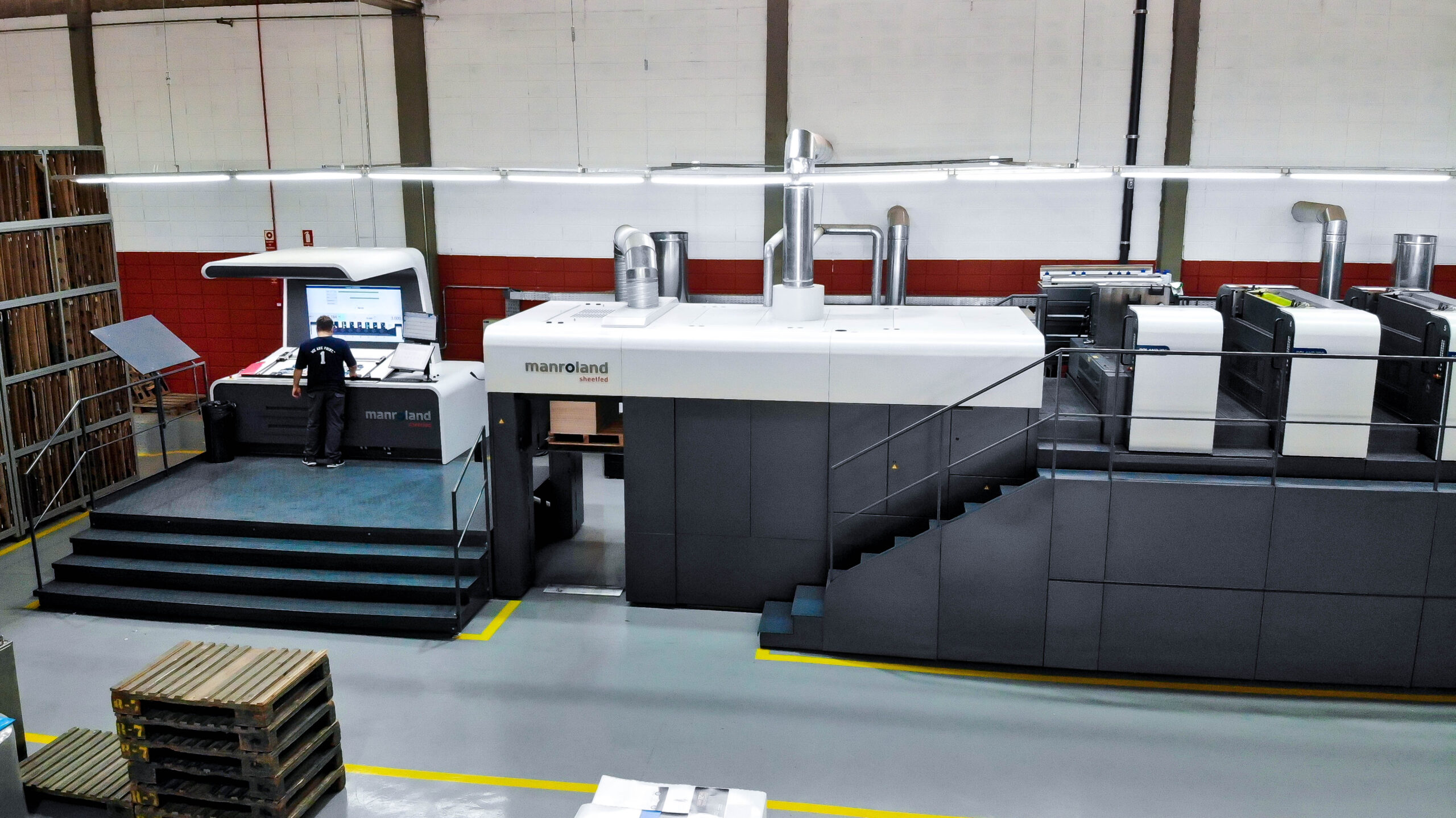 ROLAND 706 LV Evolution installed at Brazilian packaging print facility - Manroland