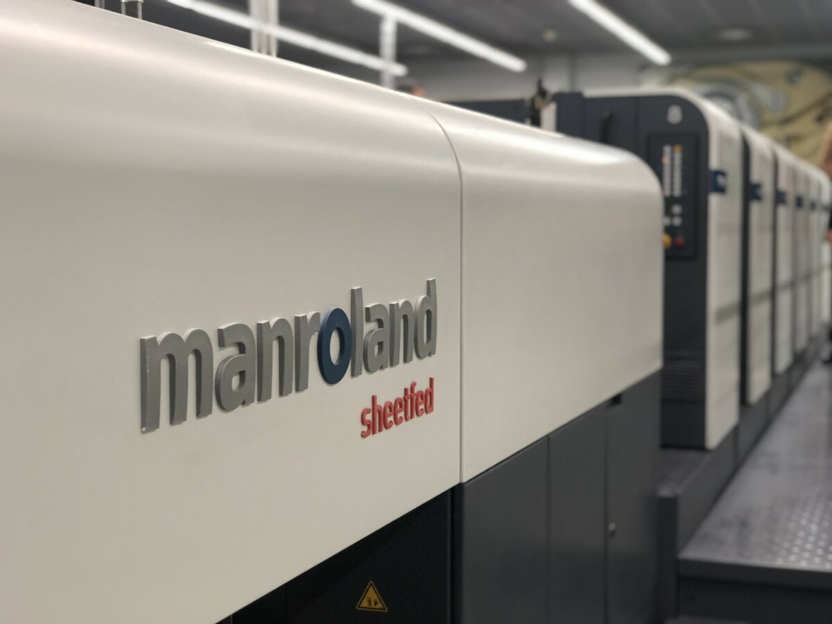 Warners Boosts Production with New Manroland 700 Evolution Press - Francais