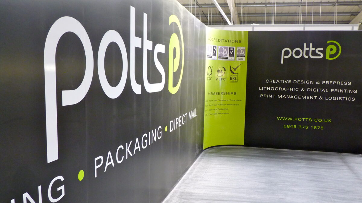 Potts Print UK invest in a ROLAND 700 Evolution Elite press - Português