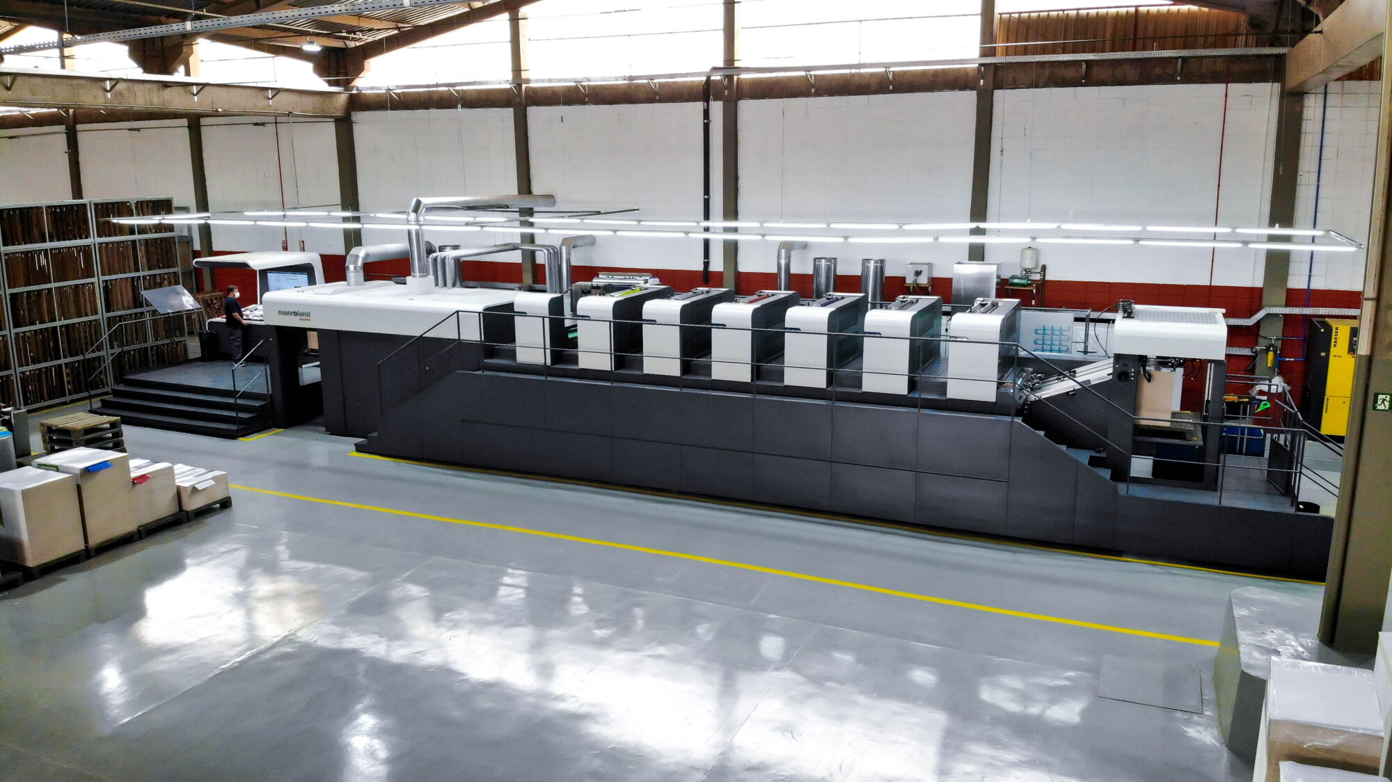 ROLAND 706 LV Evolution installed at Brazilian packaging print facility - Manroland