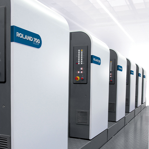 Replika Press引进第三台Manroland 700 Evolution 卓越版印刷机扩大生产 - Chinese